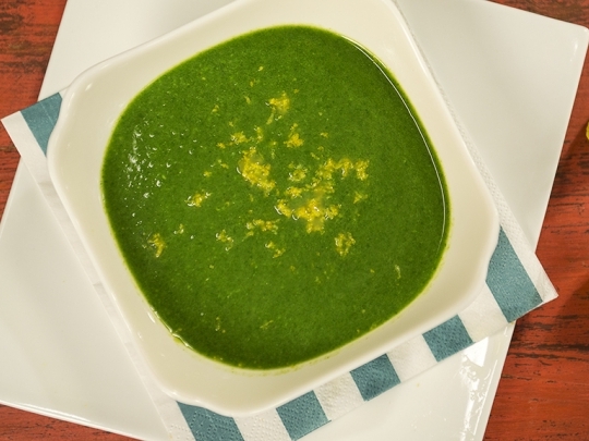 Рецепта за Постна крем супа от спанак и грах от Бон Апети - Бон Апети